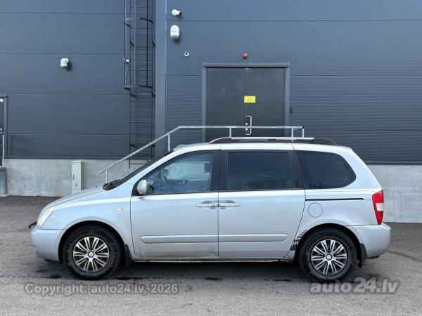 Grey Kia Carnival 2007 in Rapla, with an engine capacity of 2.90 L and mileage of 267 thousand km for 1500 €, photo 5 on AUTOMOTO.COM.LV