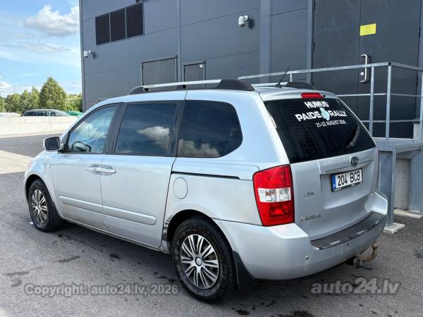Grey Kia Carnival 2007 in Rapla, with an engine capacity of 2.90 L and mileage of 267 thousand km for 1500 €, photo 6 on AUTOMOTO.COM.LV