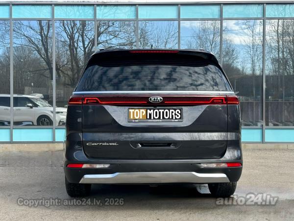 Grey Kia Carnival 2021 in Tallinn, with an engine capacity of 2.20 L and mileage of 110 thousand km for 35880 €, photo 2 on AUTOMOTO.COM.LV