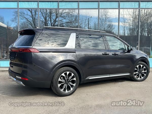 Grey Kia Carnival 2021 in Tallinn, with an engine capacity of 2.20 L and mileage of 110 thousand km for 35880 €, photo 4 on AUTOMOTO.COM.LV