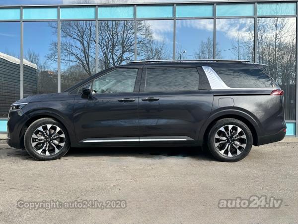 Grey Kia Carnival 2021 in Tallinn, with an engine capacity of 2.20 L and mileage of 110 thousand km for 35880 €, photo 5 on AUTOMOTO.COM.LV