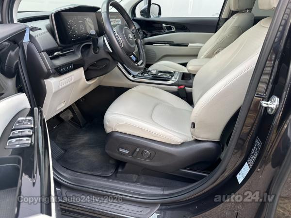 Grey Kia Carnival 2021 in Tallinn, with an engine capacity of 2.20 L and mileage of 110 thousand km for 35880 €, photo 8 on AUTOMOTO.COM.LV