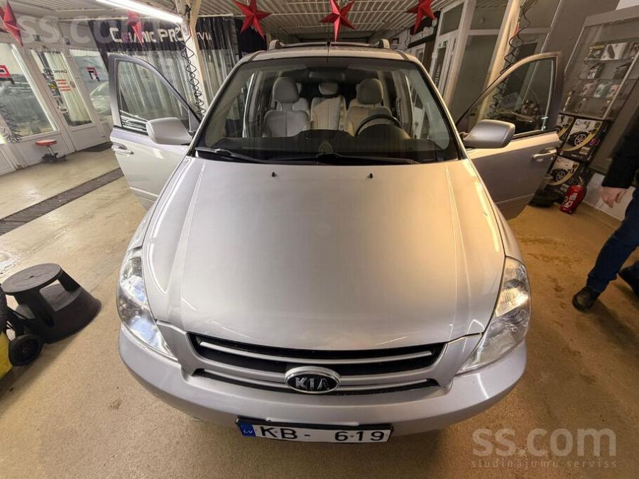Kia Carnival 2006 in Riga, with an engine capacity of 2.90 L and mileage of 280 thousand km for 2500 €, photo 1 on AUTOMOTO.COM.LV