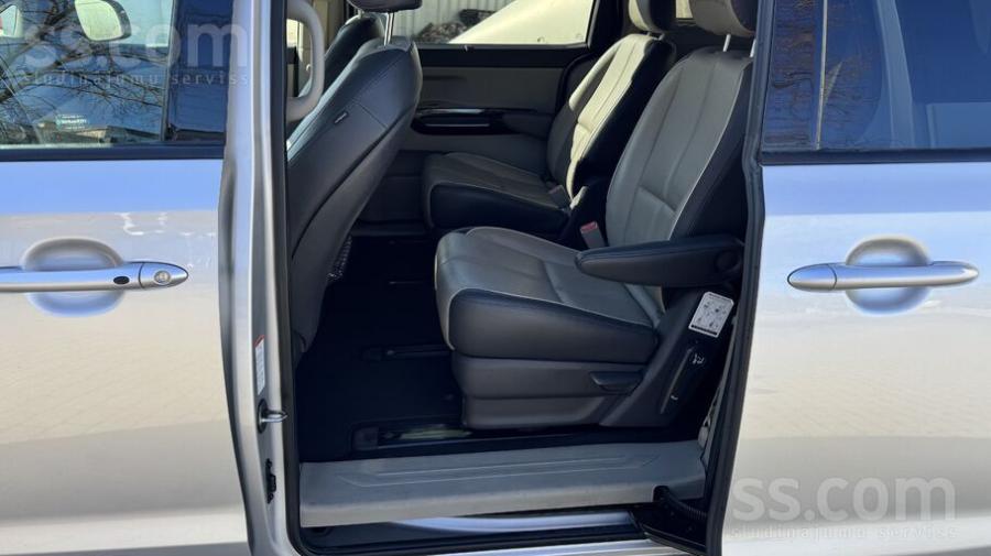 Kia Carnival 2015 in Jurmala, with an engine capacity of 3.30 L and mileage of 174 thousand km for 11200 €, photo 9 on AUTOMOTO.COM.LV