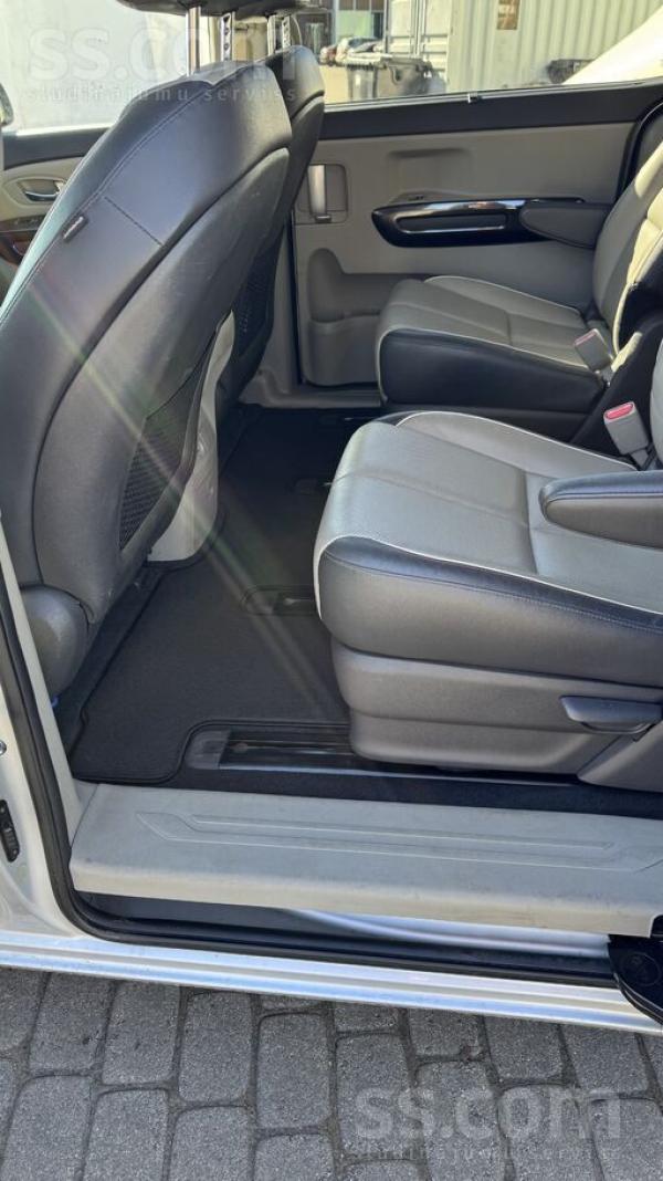 Kia Carnival 2015 in Jurmala, with an engine capacity of 3.30 L and mileage of 174 thousand km for 11200 €, photo 9 on AUTOMOTO.COM.LV