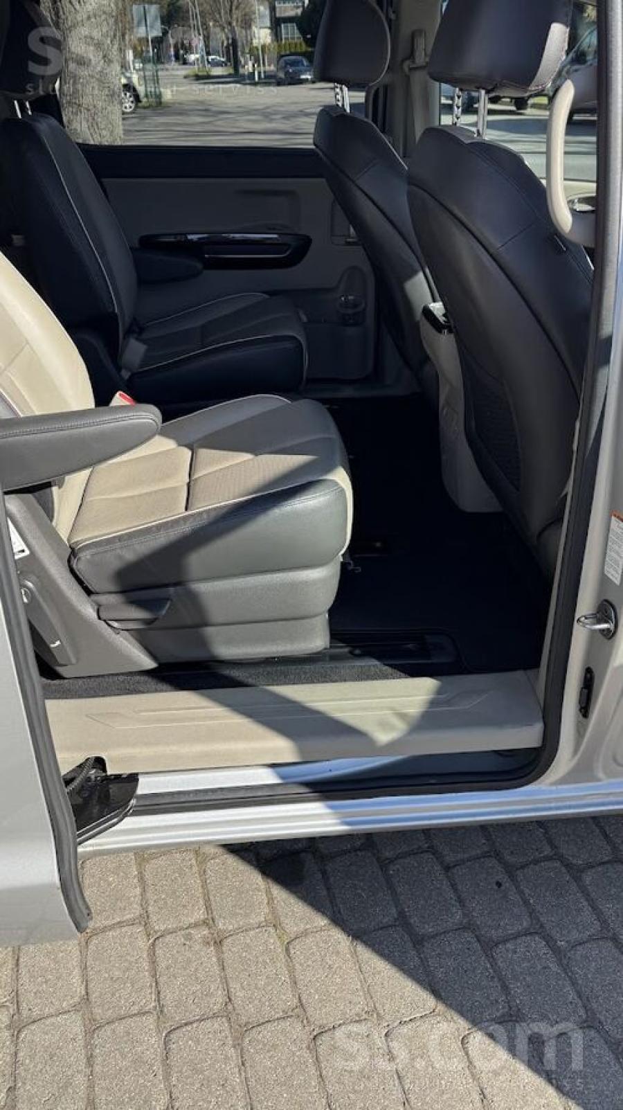 Kia Carnival 2015 in Jurmala, with an engine capacity of 3.30 L and mileage of 174 thousand km for 11200 €, photo 12 on AUTOMOTO.COM.LV