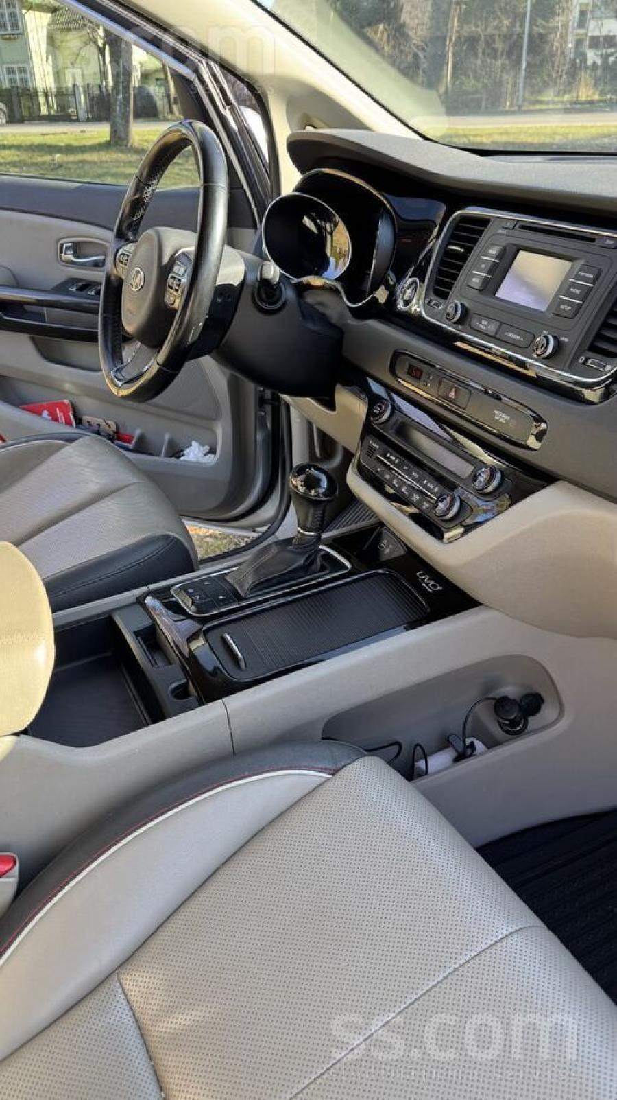 Kia Carnival 2015 in Jurmala, with an engine capacity of 3.30 L and mileage of 174 thousand km for 11200 €, photo 20 on AUTOMOTO.COM.LV