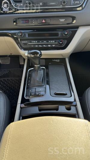 Kia Carnival 2015 in Jurmala, with an engine capacity of 3.30 L and mileage of 174 thousand km for 11200 €, photo 21 on AUTOMOTO.COM.LV
