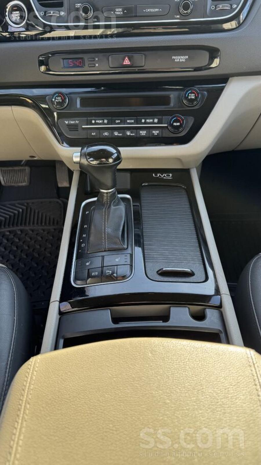 Kia Carnival 2015 in Jurmala, with an engine capacity of 3.30 L and mileage of 174 thousand km for 11200 €, photo 21 on AUTOMOTO.COM.LV