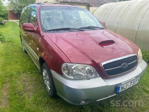 Red Kia Carnival 2006 in Preili, with an engine capacity of 2.90 L and mileage of 159 thousand km for 1900 €, photo 4 on AUTOMOTO.COM.LV