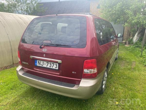 Sarkans Kia Carnival 2006 Preiļi, ar dzinēja tilpumu 2.90 L un nobraukumu 159 tūkst. km par 1900 €, foto 5 vietnē AUTOMOTO.COM.LV