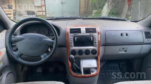 Red Kia Carnival 2006 in Preili, with an engine capacity of 2.90 L and mileage of 159 thousand km for 1900 €, photo 9 on AUTOMOTO.COM.LV