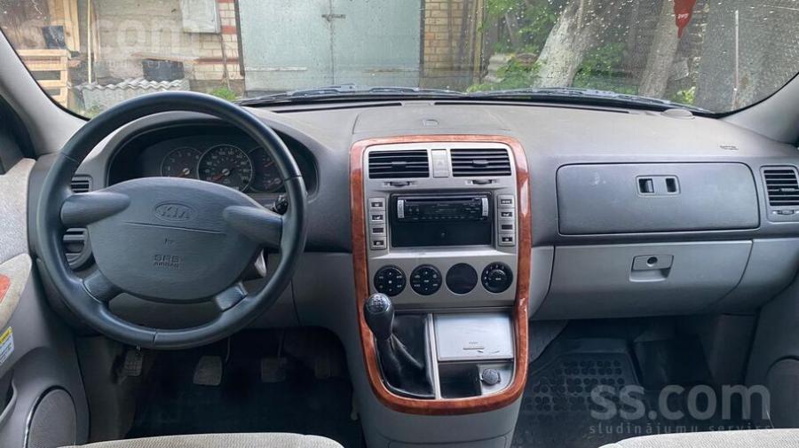 Red Kia Carnival 2006 in Preili, with an engine capacity of 2.90 L and mileage of 159 thousand km for 1900 €, photo 9 on AUTOMOTO.COM.LV