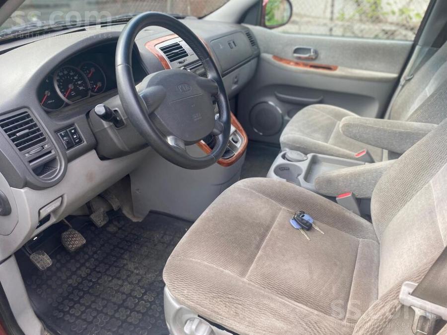 Red Kia Carnival 2006 in Preili, with an engine capacity of 2.90 L and mileage of 159 thousand km for 1900 €, photo 10 on AUTOMOTO.COM.LV