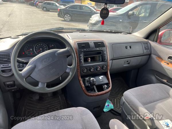 Red Kia Carnival 2002 in Tallinn, with an engine capacity of 2.90 L and mileage of 246 thousand km for 590 €, photo 5 on AUTOMOTO.COM.LV
