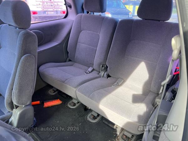 Red Kia Carnival 2002 in Tallinn, with an engine capacity of 2.90 L and mileage of 246 thousand km for 590 €, photo 7 on AUTOMOTO.COM.LV