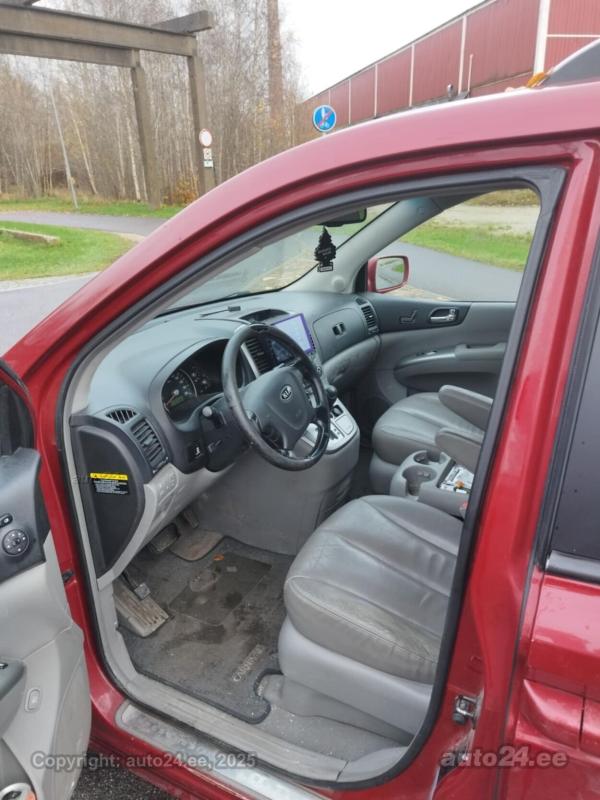 Sarkans Kia Carnival 2006 Tallina, ar dzinēja tilpumu 2.90 L un nobraukumu 411 tūkst. km par 1100 €, foto 11 vietnē AUTOMOTO.COM.LV