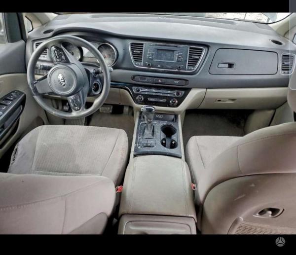 Kia Carnival 2016 in Siauliai, with an engine capacity of 3.30 L and mileage of 180 thousand km for 7700 €, photo 6 on AUTOMOTO.COM.LV