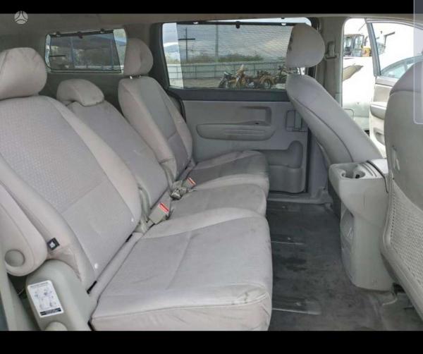 Kia Carnival 2016 in Siauliai, with an engine capacity of 3.30 L and mileage of 180 thousand km for 7700 €, photo 8 on AUTOMOTO.COM.LV