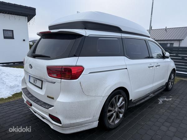 White Kia Carnival 2019 in Tallinn, with an engine capacity of 2.20 L and mileage of 90 thousand km for 33000 €, photo 3 on AUTOMOTO.COM.LV