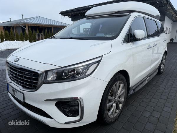 White Kia Carnival 2019 in Tallinn, with an engine capacity of 2.20 L and mileage of 90 thousand km for 33000 €, photo 4 on AUTOMOTO.COM.LV