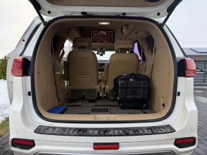 Balts Kia Carnival 2019 Tallina, ar dzinēja tilpumu 2.20 L un nobraukumu 90 tūkst. km par 33000 €, foto 18 vietnē AUTOMOTO.COM.LV