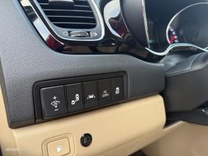 Balts Kia Carnival 2019 Tallina, ar dzinēja tilpumu 2.20 L un nobraukumu 90 tūkst. km par 33000 €, foto 22 vietnē AUTOMOTO.COM.LV