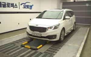 Balts Kia Carnival 2017 Kauņa, ar dzinēja tilpumu 2.20 L un nobraukumu 180 tūkst. km par 11200 €, foto 3 vietnē AUTOMOTO.COM.LV