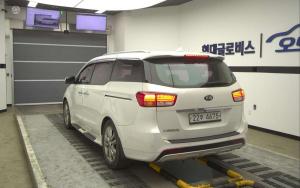 Balts Kia Carnival 2017 Kauņa, ar dzinēja tilpumu 2.20 L un nobraukumu 180 tūkst. km par 11200 €, foto 5 vietnē AUTOMOTO.COM.LV