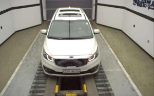 Balts Kia Carnival 2017 Kauņa, ar dzinēja tilpumu 2.20 L un nobraukumu 180 tūkst. km par 11200 €, foto 7 vietnē AUTOMOTO.COM.LV