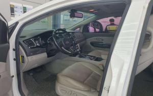 Balts Kia Carnival 2017 Kauņa, ar dzinēja tilpumu 2.20 L un nobraukumu 180 tūkst. km par 11200 €, foto 8 vietnē AUTOMOTO.COM.LV