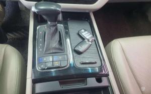 Balts Kia Carnival 2017 Kauņa, ar dzinēja tilpumu 2.20 L un nobraukumu 180 tūkst. km par 11200 €, foto 13 vietnē AUTOMOTO.COM.LV