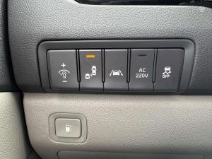 White Kia Carnival 2018 in Vilnius, with an engine capacity of 2.20 L and mileage of 216 thousand km for 10500 €, photo 20 on AUTOMOTO.COM.LV