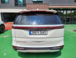 White Kia Carnival 2021 in Kaunas, with an engine capacity of 2.15 L and mileage of 152 thousand km for 19500 €, photo 5 on AUTOMOTO.COM.LV