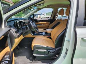 White Kia Carnival 2021 in Kaunas, with an engine capacity of 2.15 L and mileage of 152 thousand km for 19500 €, photo 9 on AUTOMOTO.COM.LV