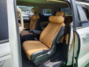 White Kia Carnival 2021 in Kaunas, with an engine capacity of 2.15 L and mileage of 152 thousand km for 19500 €, photo 10 on AUTOMOTO.COM.LV