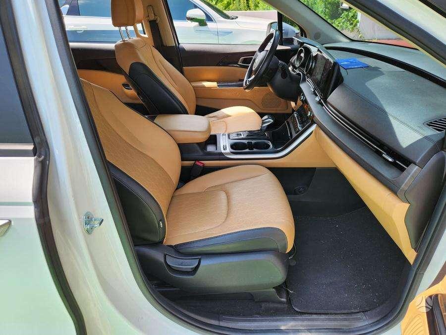 White Kia Carnival 2021 in Kaunas, with an engine capacity of 2.15 L and mileage of 152 thousand km for 19500 €, photo 13 on AUTOMOTO.COM.LV