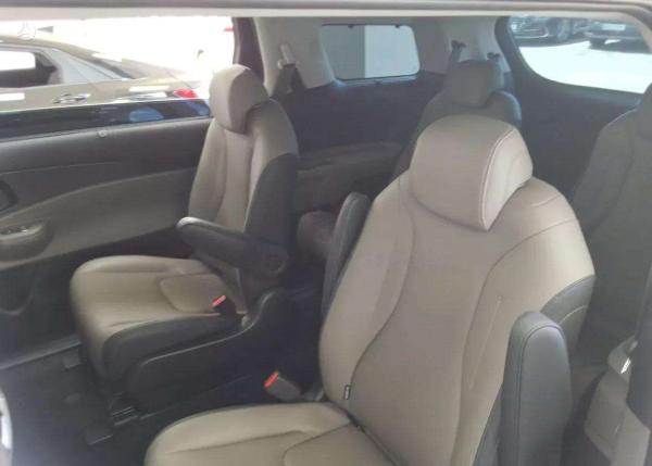 Balts Kia Carnival 2024 Viļņa, ar dzinēja tilpumu 2.15 L un nobraukumu 101 tūkst. km par 40486 €, foto 6 vietnē AUTOMOTO.COM.LV