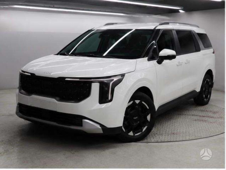 White Kia Carnival 2024 in Vilnius, with an engine capacity of 2.15 L and mileage of 103 thousand km for 37000 €, photo 1 on AUTOMOTO.COM.LV