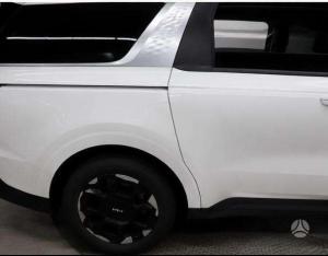 White Kia Carnival 2024 in Vilnius, with an engine capacity of 2.15 L and mileage of 103 thousand km for 37000 €, photo 5 on AUTOMOTO.COM.LV