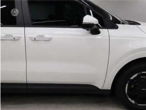 White Kia Carnival 2024 in Vilnius, with an engine capacity of 2.15 L and mileage of 103 thousand km for 37000 €, photo 6 on AUTOMOTO.COM.LV