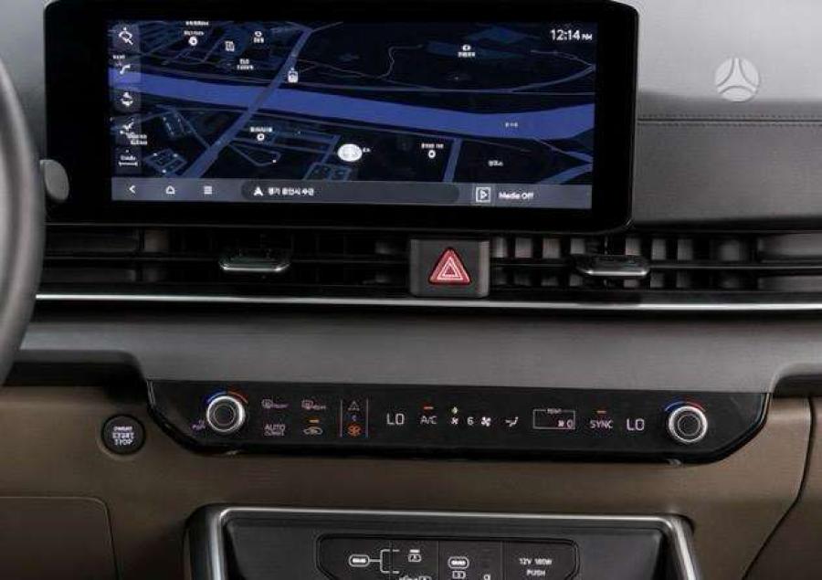 White Kia Carnival 2024 in Vilnius, with an engine capacity of 2.15 L and mileage of 103 thousand km for 37000 €, photo 16 on AUTOMOTO.COM.LV