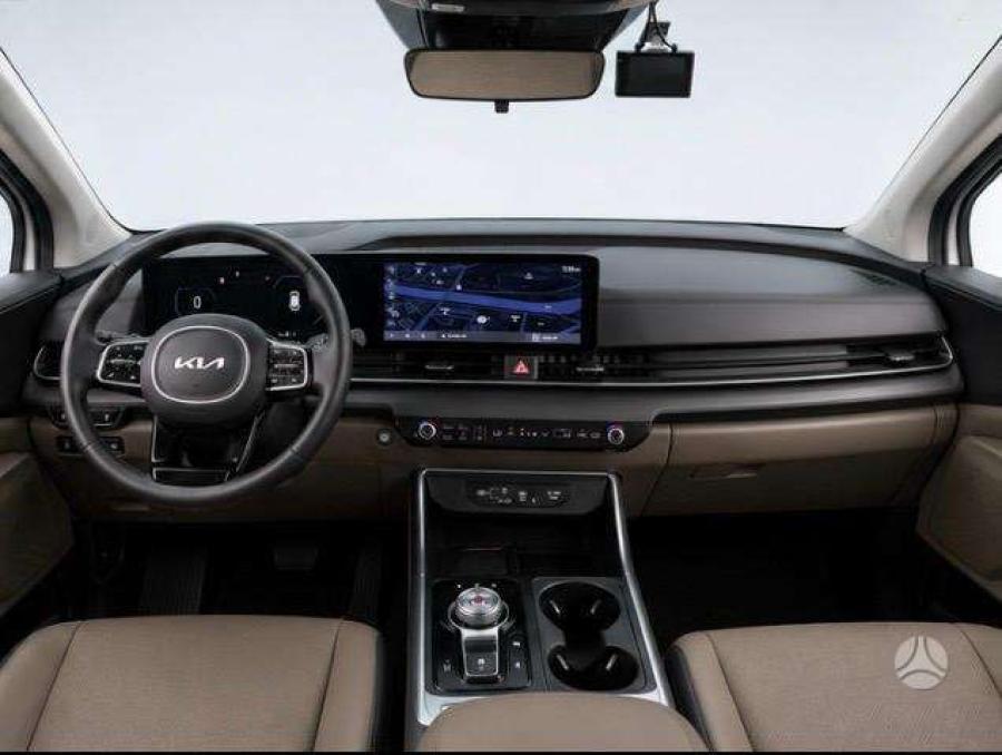 White Kia Carnival 2024 in Vilnius, with an engine capacity of 2.15 L and mileage of 103 thousand km for 37000 €, photo 19 on AUTOMOTO.COM.LV