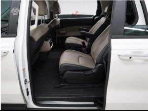 White Kia Carnival 2024 in Vilnius, with an engine capacity of 2.15 L and mileage of 103 thousand km for 37000 €, photo 20 on AUTOMOTO.COM.LV