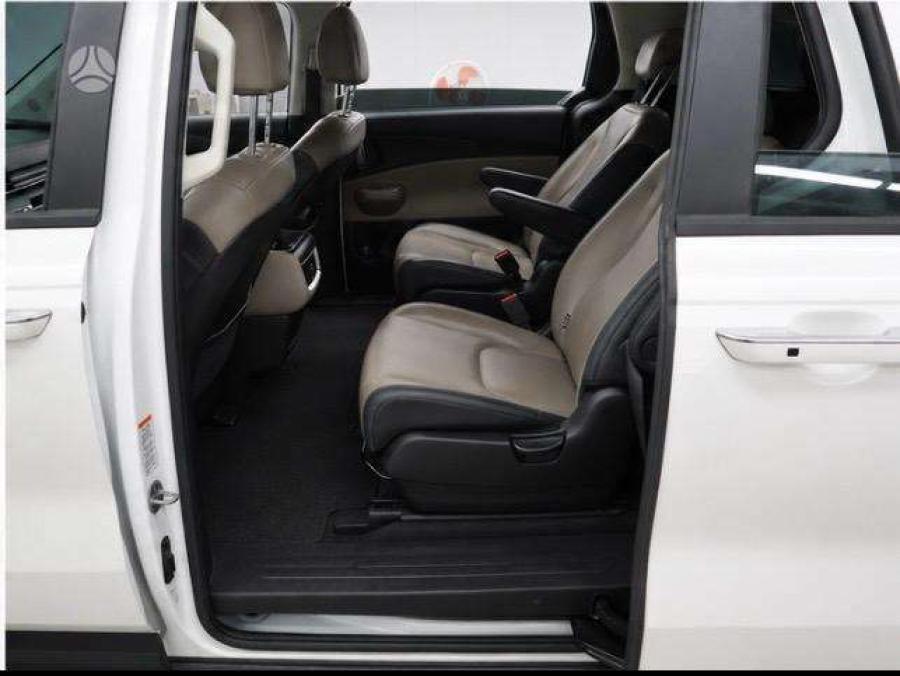 White Kia Carnival 2024 in Vilnius, with an engine capacity of 2.15 L and mileage of 103 thousand km for 37000 €, photo 20 on AUTOMOTO.COM.LV