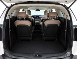 White Kia Carnival 2024 in Vilnius, with an engine capacity of 2.15 L and mileage of 103 thousand km for 37000 €, photo 21 on AUTOMOTO.COM.LV