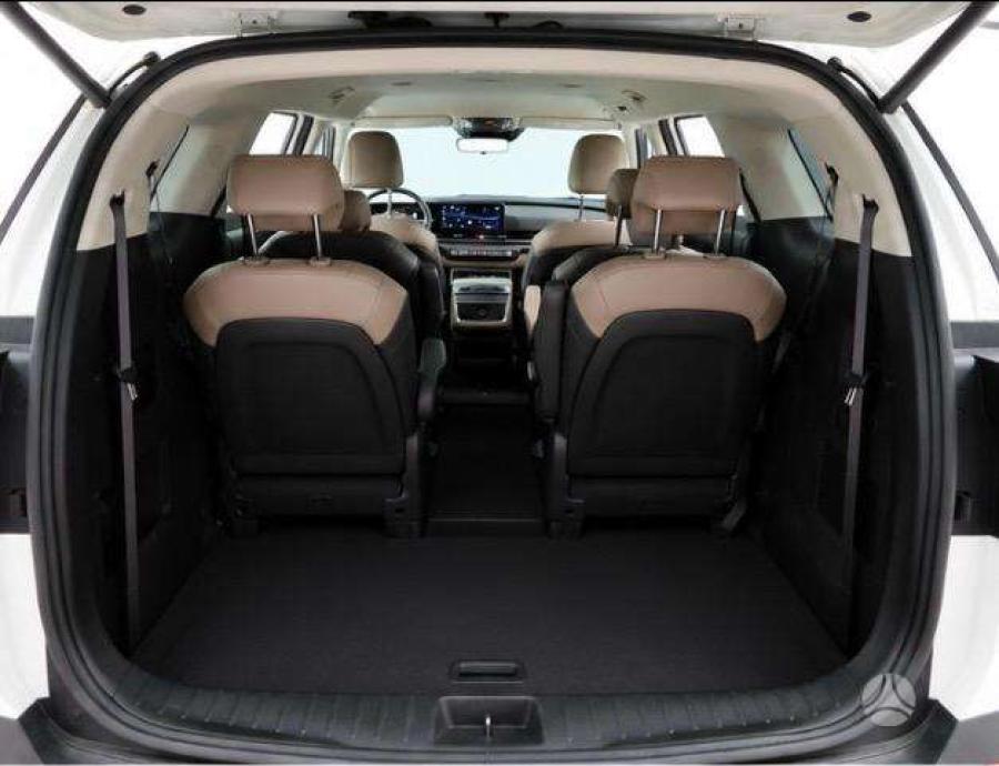White Kia Carnival 2024 in Vilnius, with an engine capacity of 2.15 L and mileage of 103 thousand km for 37000 €, photo 21 on AUTOMOTO.COM.LV