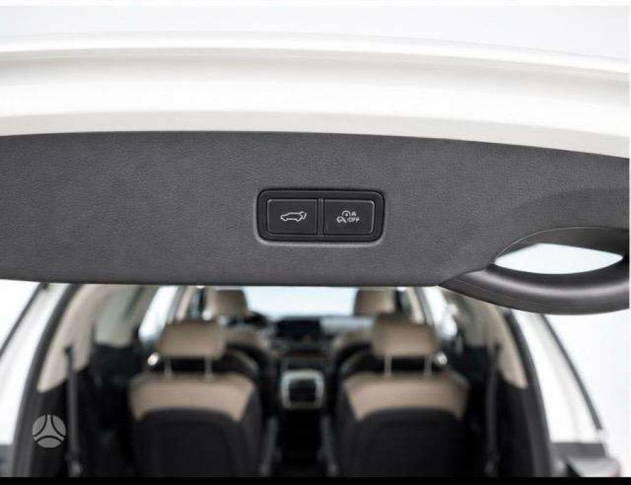White Kia Carnival 2024 in Vilnius, with an engine capacity of 2.15 L and mileage of 103 thousand km for 37000 €, photo 22 on AUTOMOTO.COM.LV