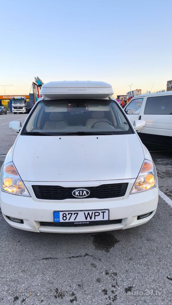 White Kia Carnival 2011 in Kohtla-Jarve, with an engine capacity of 2.20 L and mileage of 200 thousand km for 10000 €, photo 5 on AUTOMOTO.COM.LV