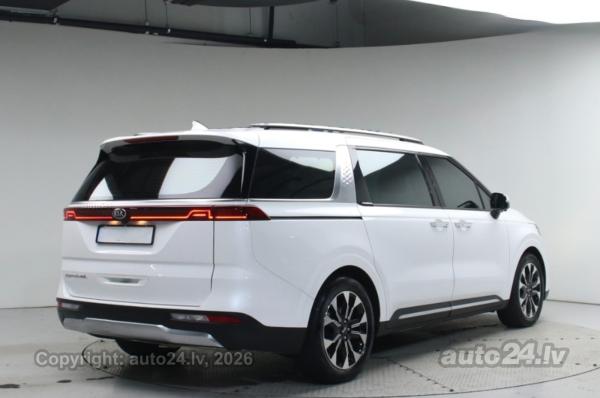 White Kia Carnival 2021 in Tallinn, with an engine capacity of 2.20 L and mileage of 110 thousand km for 36880 €, photo 2 on AUTOMOTO.COM.LV
